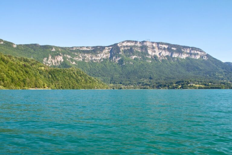 Top 10 des plus beaux lacs de France où se baigner - Hôtel Secret