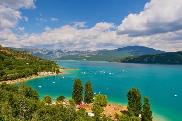 Top 10 des plus beaux lacs de France où se baigner - Hôtel Secret
