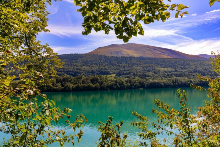 Les 12 plus beaux lacs de l'Isère que vous devriez connaître absolument ...